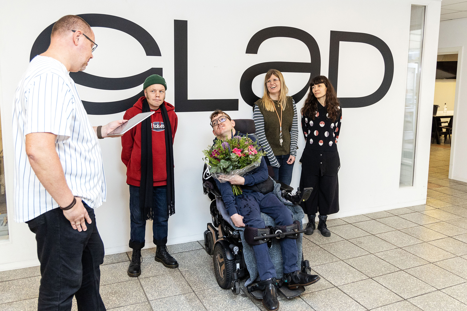 KLF giver Buketten til En særlig samtale - KLF, Kirke & Medier